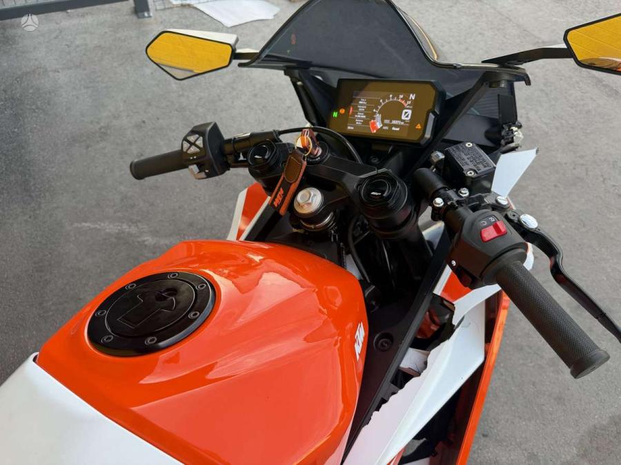 White KTM RC 2024 in Siauliai, with an engine capacity of 0.13 L and mileage of 16 thousand km for 2150 €, photo 15 on AUTOMOTO.COM.LV