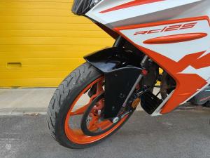White KTM RC 2024 in Siauliai, with an engine capacity of 0.13 L and mileage of 16 thousand km for 2150 €, photo 21 on AUTOMOTO.COM.LV