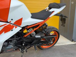 White KTM RC 2024 in Siauliai, with an engine capacity of 0.13 L and mileage of 16 thousand km for 2150 €, photo 27 on AUTOMOTO.COM.LV