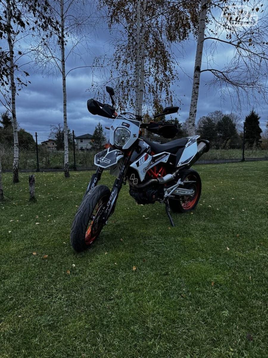 KTM SMC 2015 Viļņa, ar dzinēja tilpumu 0.69 L un nobraukumu 25 tūkst. km par 4650 €, foto 3 vietnē AUTOMOTO.COM.LV