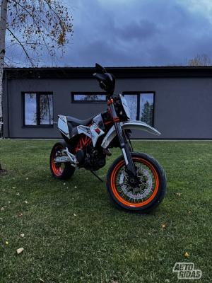 KTM SMC 2015 Viļņa, ar dzinēja tilpumu 0.69 L un nobraukumu 25 tūkst. km par 4650 €, foto 4 vietnē AUTOMOTO.COM.LV
