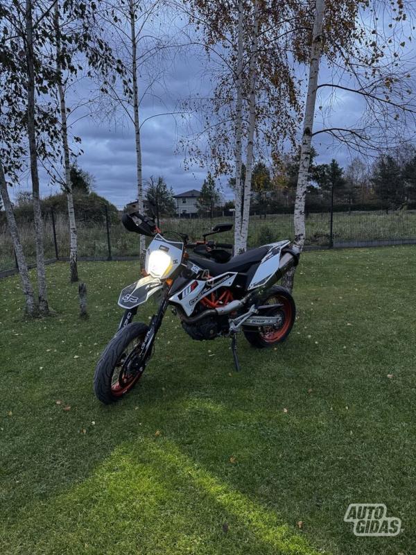 KTM SMC 2015 Viļņa, ar dzinēja tilpumu 0.69 L un nobraukumu 25 tūkst. km par 4650 €, foto 7 vietnē AUTOMOTO.COM.LV