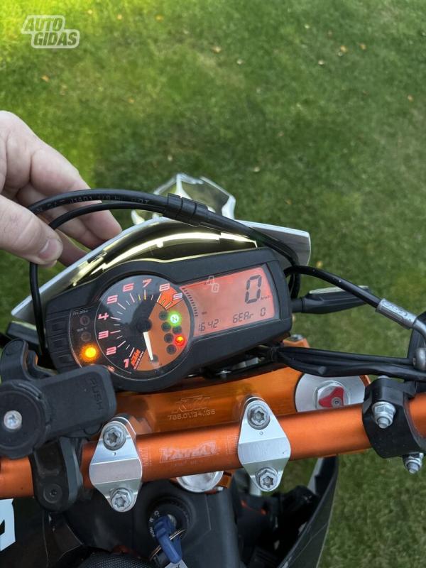 KTM SMC 2015 Viļņa, ar dzinēja tilpumu 0.69 L un nobraukumu 25 tūkst. km par 4650 €, foto 8 vietnē AUTOMOTO.COM.LV
