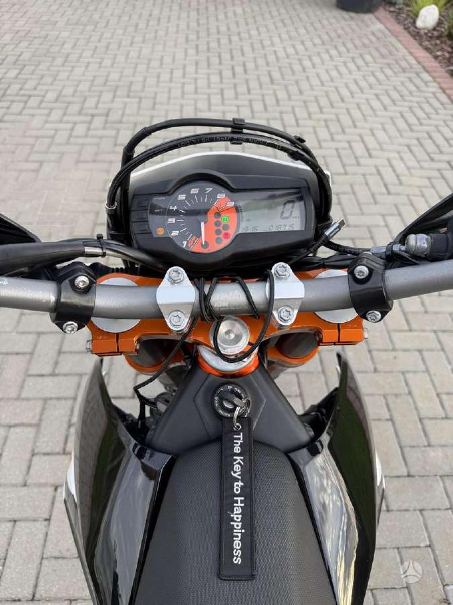 Orange KTM SMC 2014 in Klaipeda, with an engine capacity of 0.69 L and mileage of 19 thousand km for 5999 €, photo 11 on AUTOMOTO.COM.LV
