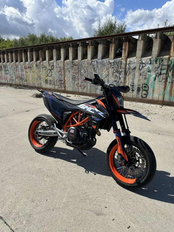 Oranžs KTM SMC 2020 Panevēža, ar dzinēja tilpumu 0.69 L un nobraukumu 18 tūkst. km par 6000 €, foto 2 vietnē AUTOMOTO.COM.LV
