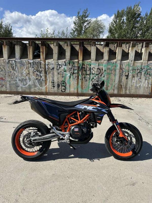 Oranžs KTM SMC 2020 Panevēža, ar dzinēja tilpumu 0.69 L un nobraukumu 18 tūkst. km par 6000 €, foto 3 vietnē AUTOMOTO.COM.LV