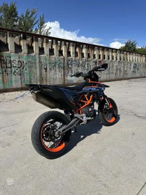 Oranžs KTM SMC 2020 Panevēža, ar dzinēja tilpumu 0.69 L un nobraukumu 18 tūkst. km par 6000 €, foto 5 vietnē AUTOMOTO.COM.LV