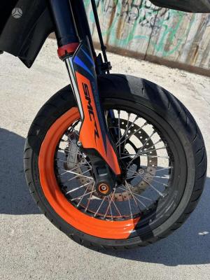 Oranžs KTM SMC 2020 Panevēža, ar dzinēja tilpumu 0.69 L un nobraukumu 18 tūkst. km par 6000 €, foto 13 vietnē AUTOMOTO.COM.LV