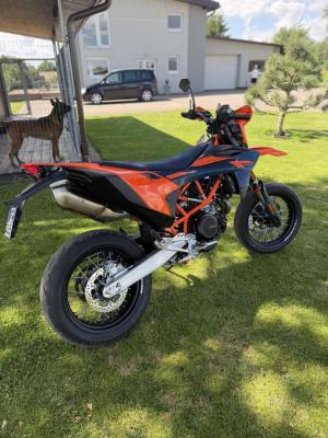 Orange KTM SMC 2026 in Kelme, with an engine capacity of 0.69 L and mileage of 0 thousand km for 7500 €, photo 4 on AUTOMOTO.COM.LV