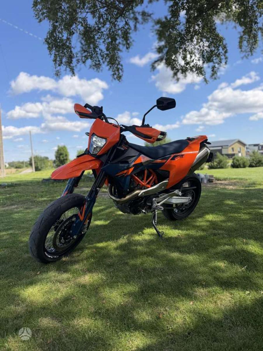 Orange KTM SMC 2026 in Kelme, with an engine capacity of 0.69 L and mileage of 0 thousand km for 7500 €, photo 6 on AUTOMOTO.COM.LV