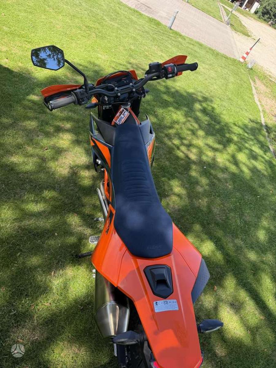 Orange KTM SMC 2026 in Kelme, with an engine capacity of 0.69 L and mileage of 0 thousand km for 7500 €, photo 7 on AUTOMOTO.COM.LV