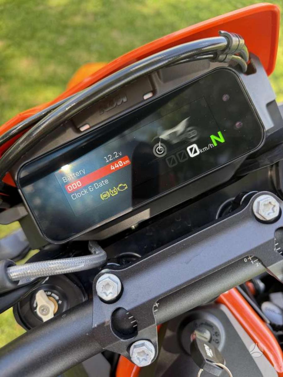 Orange KTM SMC 2026 in Kelme, with an engine capacity of 0.69 L and mileage of 0 thousand km for 7500 €, photo 9 on AUTOMOTO.COM.LV