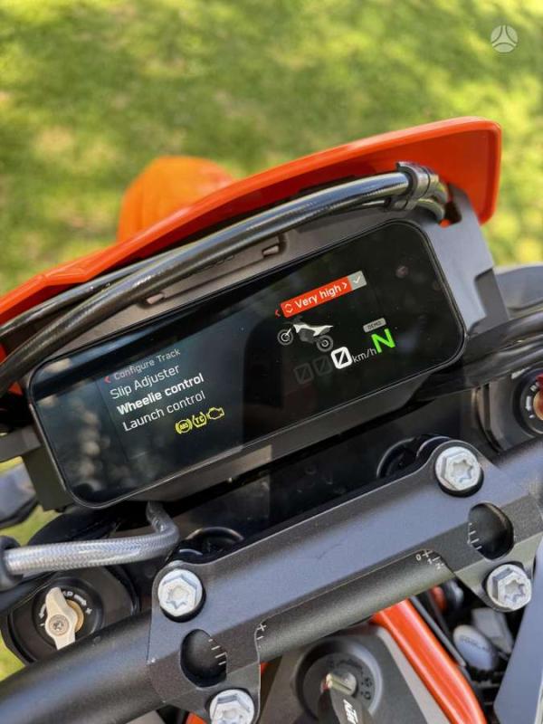Orange KTM SMC 2026 in Kelme, with an engine capacity of 0.69 L and mileage of 0 thousand km for 7500 €, photo 10 on AUTOMOTO.COM.LV