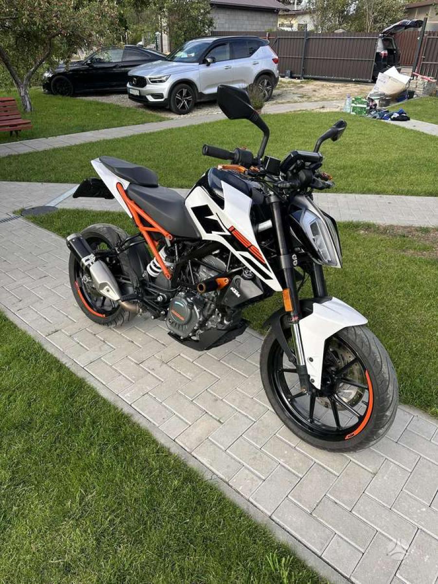 Balts KTM SMC 2019 Panevēža, ar dzinēja tilpumu 0.13 L un nobraukumu 18 tūkst. km par 2100 €, foto 1 vietnē AUTOMOTO.COM.LV