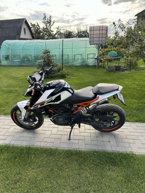 White KTM SMC 2019 in Panevezys, with an engine capacity of 0.13 L and mileage of 18 thousand km for 2100 €, photo 3 on AUTOMOTO.COM.LV