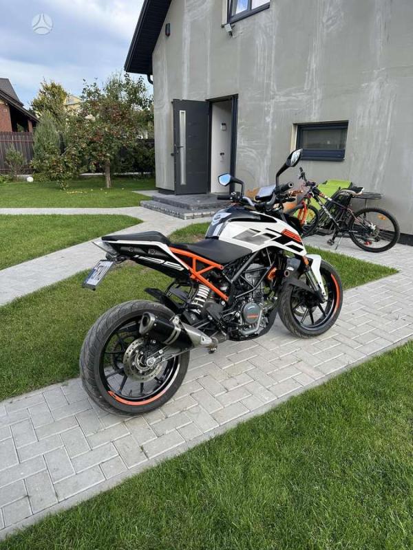 White KTM SMC 2019 in Panevezys, with an engine capacity of 0.13 L and mileage of 18 thousand km for 2100 €, photo 4 on AUTOMOTO.COM.LV