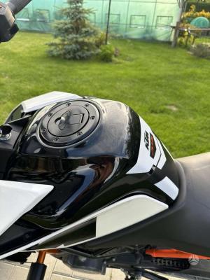 Balts KTM SMC 2019 Panevēža, ar dzinēja tilpumu 0.13 L un nobraukumu 18 tūkst. km par 2100 €, foto 5 vietnē AUTOMOTO.COM.LV