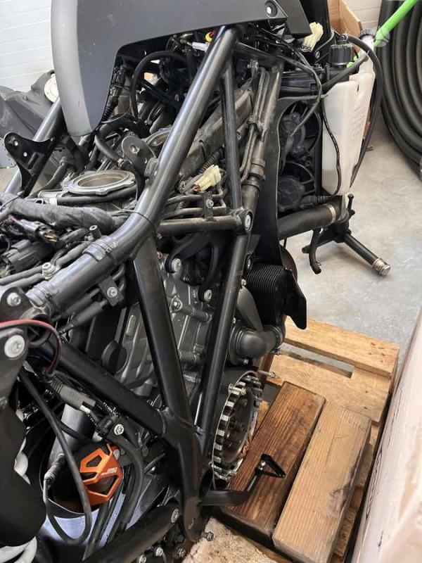 Melns KTM Super Adventure 2018 Tauragė, ar dzinēja tilpumu 1.30 L un nobraukumu 20 tūkst. km par 3700 €, foto 3 vietnē AUTOMOTO.COM.LV