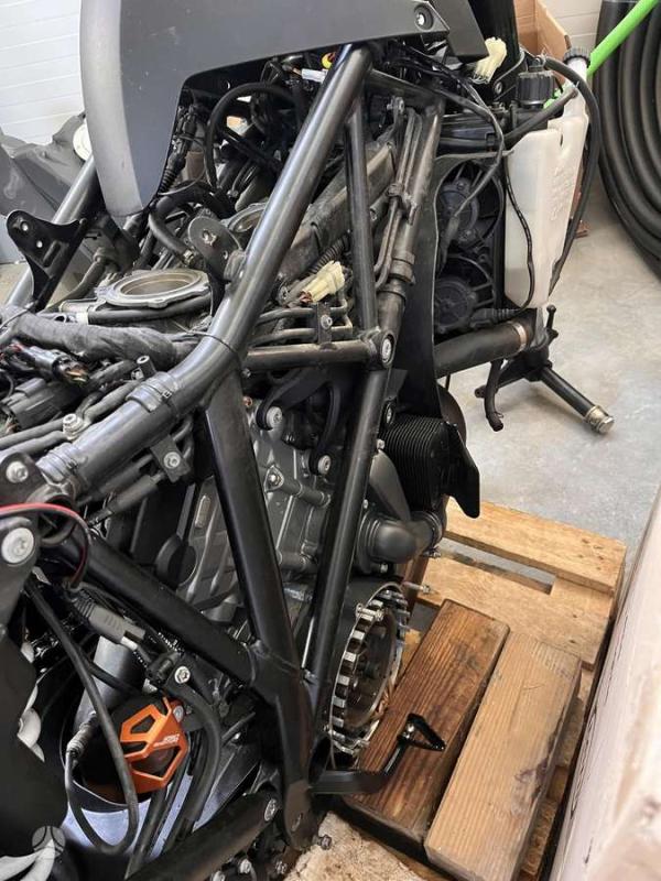 Melns KTM Super Adventure 2018 Tauragė, ar dzinēja tilpumu 1.30 L un nobraukumu 20 tūkst. km par 3700 €, foto 4 vietnē AUTOMOTO.COM.LV