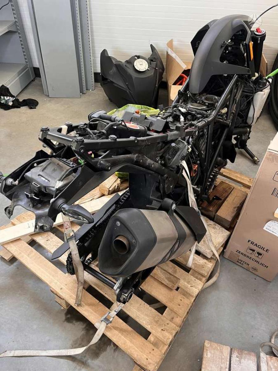 Melns KTM Super Adventure 2018 Tauragė, ar dzinēja tilpumu 1.30 L un nobraukumu 20 tūkst. km par 3700 €, foto 6 vietnē AUTOMOTO.COM.LV