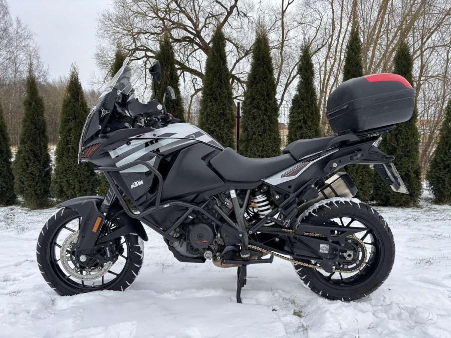 Black KTM Super Adventure 2020 in Elektrenai, with an engine capacity of 1.30 L and mileage of 105 thousand km for 7000 €, photo 2 on AUTOMOTO.COM.LV