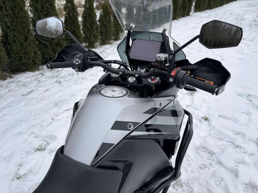 Black KTM Super Adventure 2020 in Elektrenai, with an engine capacity of 1.30 L and mileage of 105 thousand km for 7000 €, photo 19 on AUTOMOTO.COM.LV