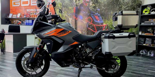 Black KTM Super Adventure 2022 in Taurage, with an engine capacity of 1.29 L and mileage of 25 thousand km for 13800 €, photo 1 on AUTOMOTO.COM.LV
