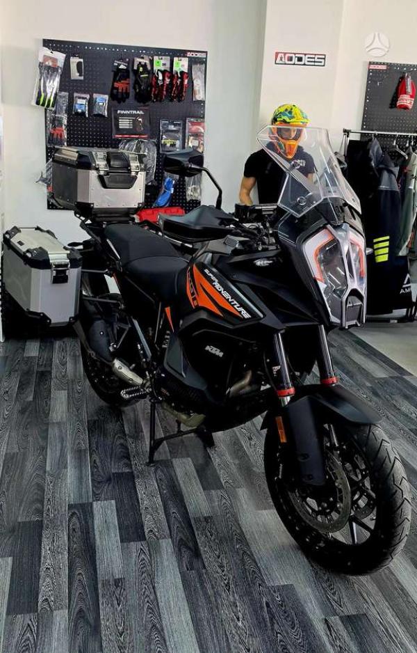 Black KTM Super Adventure 2022 in Taurage, with an engine capacity of 1.29 L and mileage of 25 thousand km for 13800 €, photo 2 on AUTOMOTO.COM.LV