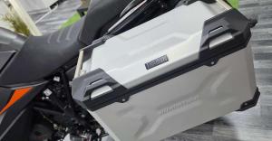 Black KTM Super Adventure 2022 in Taurage, with an engine capacity of 1.29 L and mileage of 25 thousand km for 13800 €, photo 6 on AUTOMOTO.COM.LV