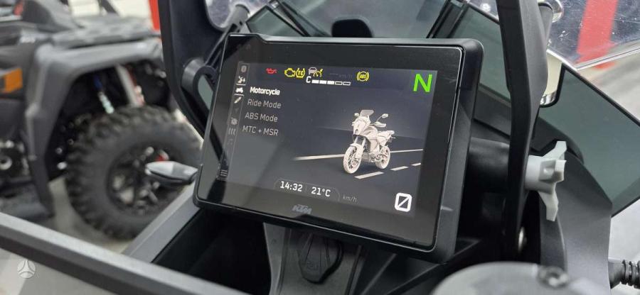 Black KTM Super Adventure 2022 in Taurage, with an engine capacity of 1.29 L and mileage of 25 thousand km for 13800 €, photo 15 on AUTOMOTO.COM.LV