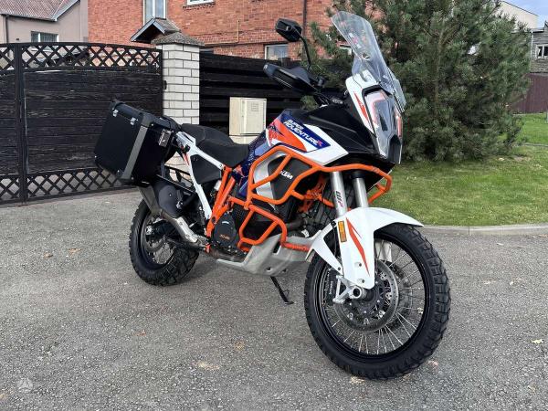 KTM Super Adventure 2021 in Siauliai on AUTOMOTO.COM.LV KTM Super Adventure 2021 in Siauliai, with an engine capacity of 1.30 L and mileage of 40 thousand km for 11990 €, photo 4 on AUTOMOTO.COM.LV