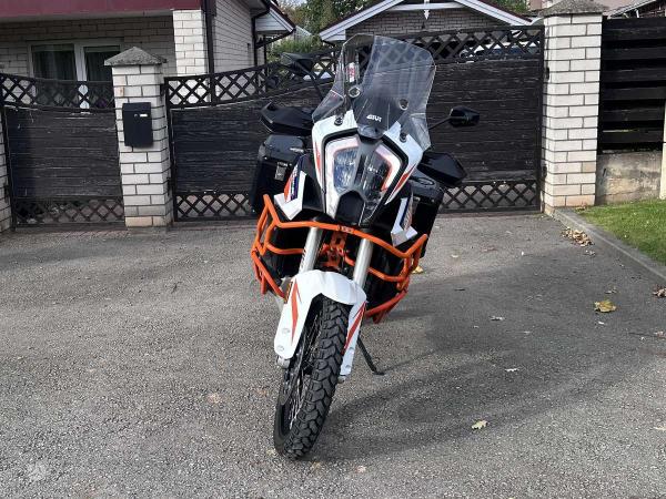KTM Super Adventure 2021 in Siauliai on AUTOMOTO.COM.LV KTM Super Adventure 2021 in Siauliai, with an engine capacity of 1.30 L and mileage of 40 thousand km for 11990 €, photo 9 on AUTOMOTO.COM.LV