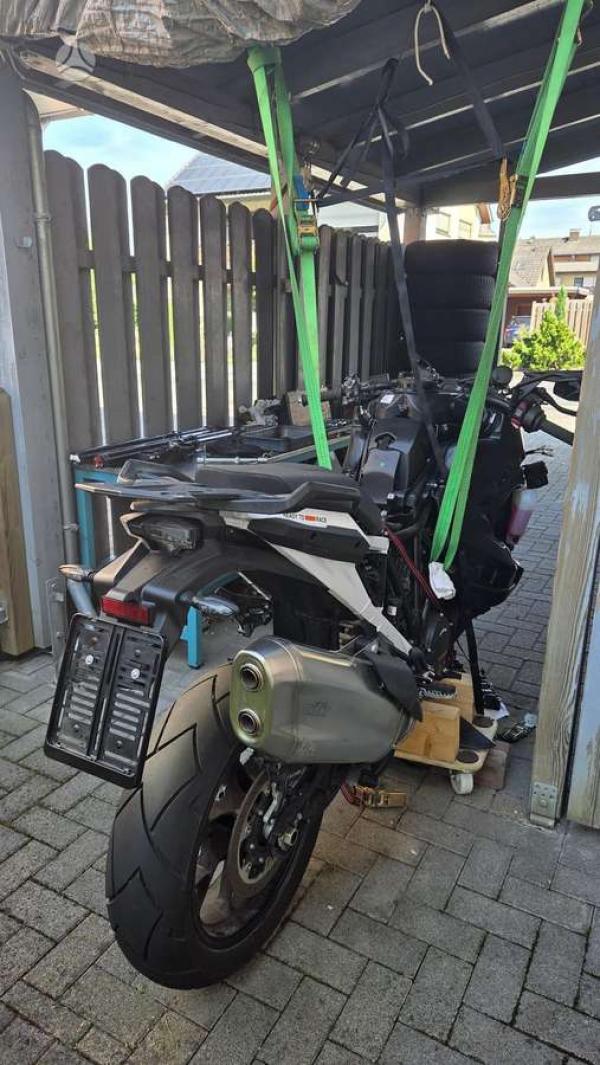 KTM Super Adventure 2024 in Taurage on AUTOMOTO.COM.LV KTM Super Adventure 2024 in Taurage, with an engine capacity of 1.29 L and mileage of 2 thousand km for 5200 €, photo 3 on AUTOMOTO.COM.LV