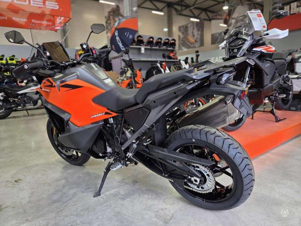 Orange KTM Super Adventure 2026 in Vilnius, with an engine capacity of 1.35 L and mileage of 0 thousand km for 20570 €, photo 5 on AUTOMOTO.COM.LV