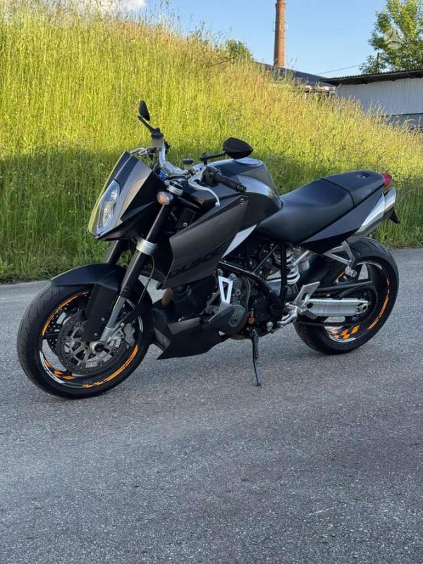 Black KTM Super Duke 2007 in Kaunas, with an engine capacity of 0.99 L and mileage of 25 thousand km for 3200 €, photo 2 on AUTOMOTO.COM.LV