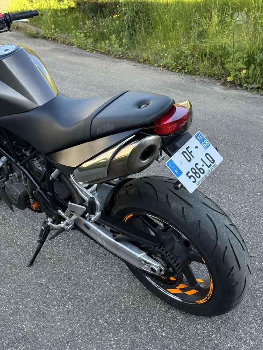 Black KTM Super Duke 2007 in Kaunas, with an engine capacity of 0.99 L and mileage of 25 thousand km for 3200 €, photo 4 on AUTOMOTO.COM.LV