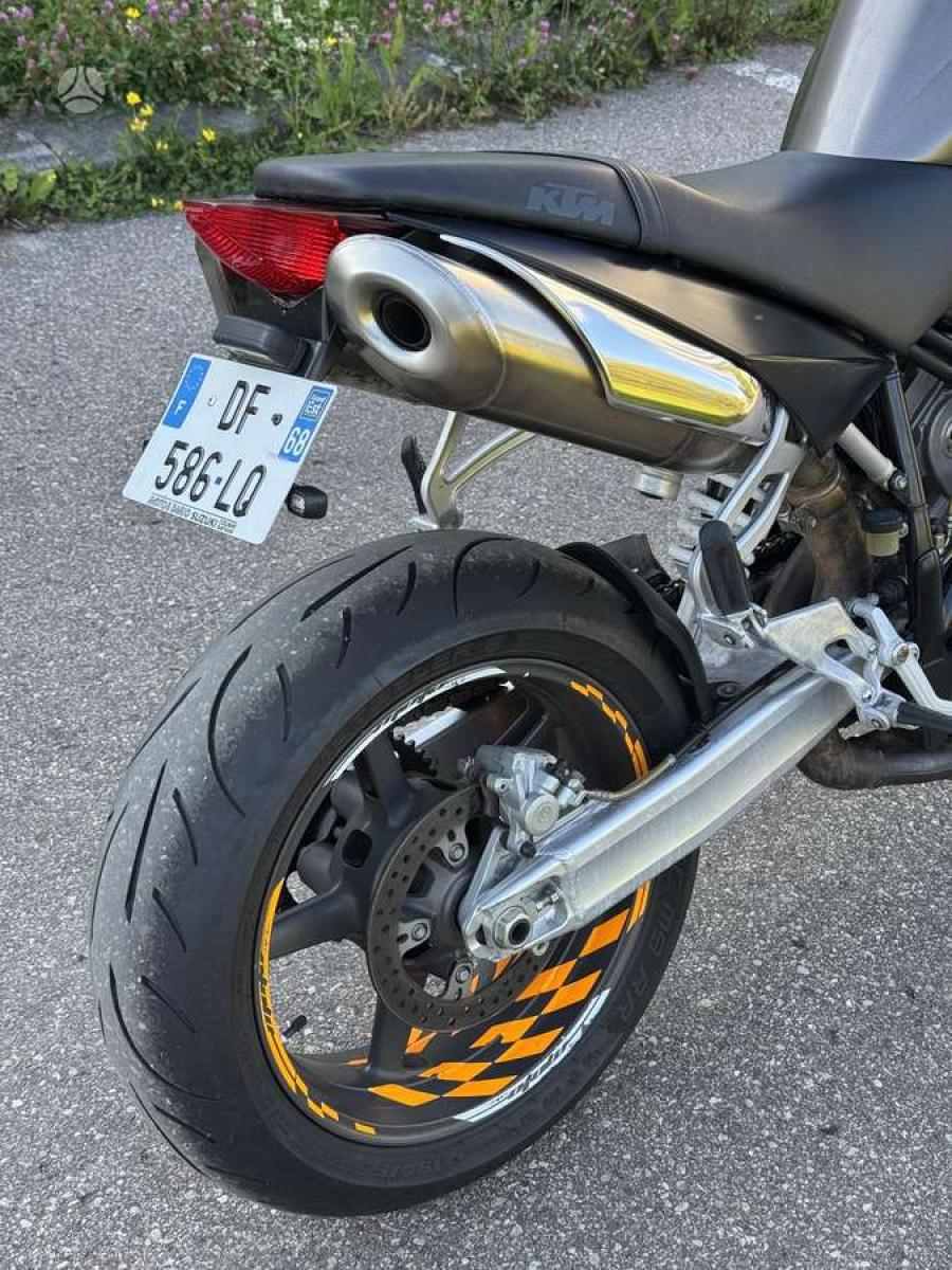 Black KTM Super Duke 2007 in Kaunas, with an engine capacity of 0.99 L and mileage of 25 thousand km for 3200 €, photo 5 on AUTOMOTO.COM.LV