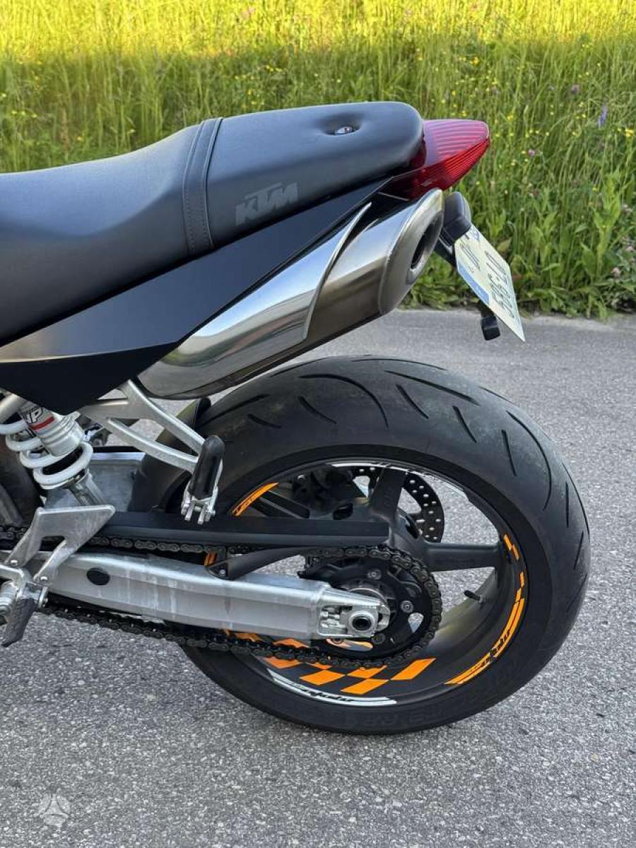 Black KTM Super Duke 2007 in Kaunas, with an engine capacity of 0.99 L and mileage of 25 thousand km for 3200 €, photo 6 on AUTOMOTO.COM.LV