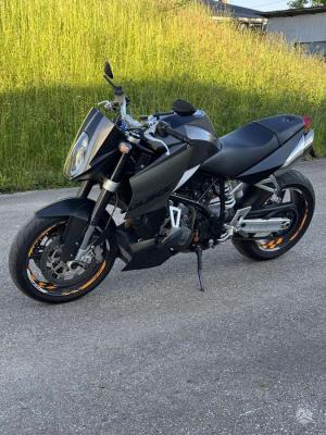Black KTM Super Duke 2007 in Kaunas, with an engine capacity of 0.99 L and mileage of 25 thousand km for 3200 €, photo 7 on AUTOMOTO.COM.LV