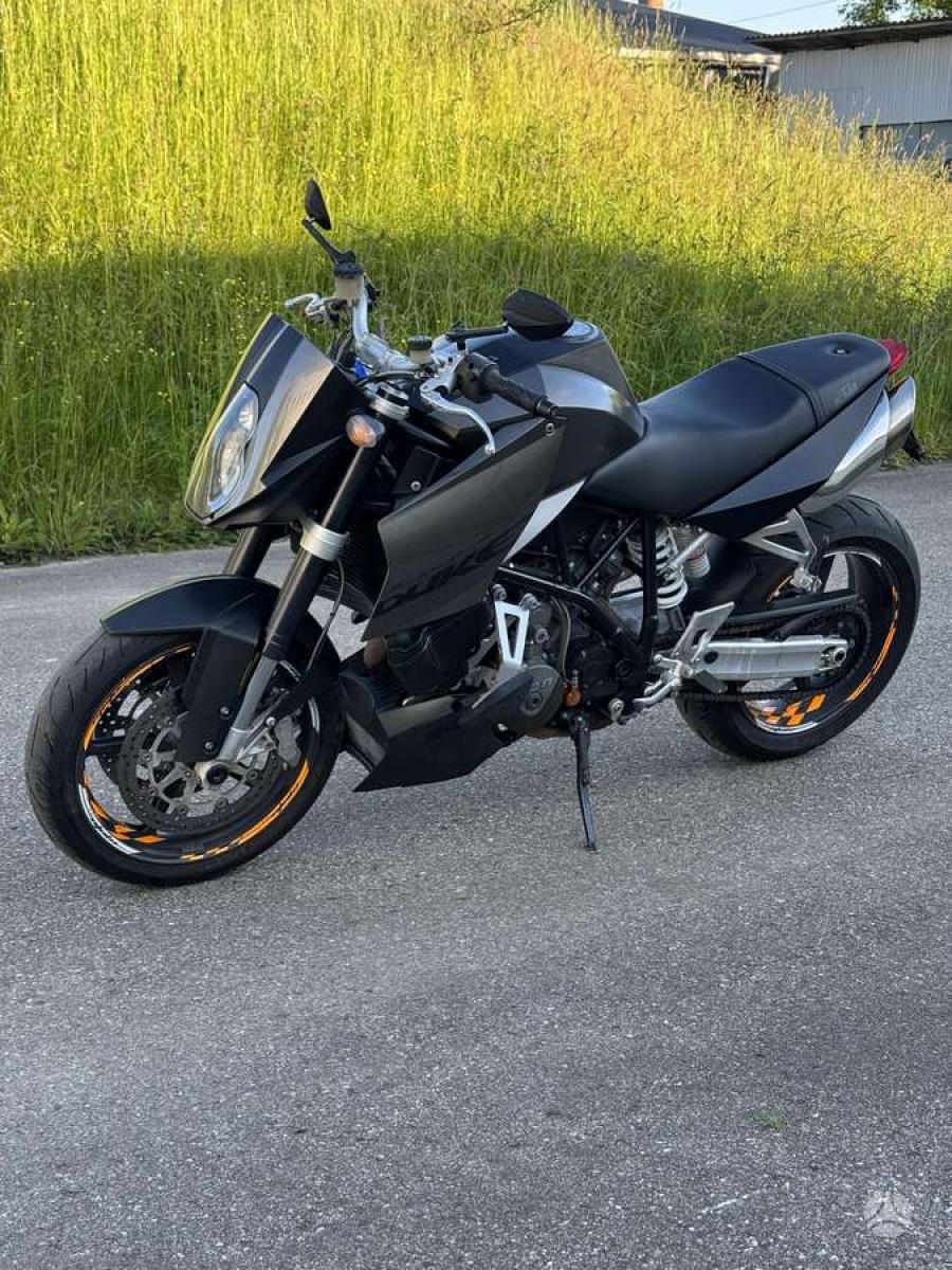 Black KTM Super Duke 2007 in Kaunas, with an engine capacity of 0.99 L and mileage of 25 thousand km for 3200 €, photo 7 on AUTOMOTO.COM.LV