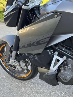 Black KTM Super Duke 2007 in Kaunas, with an engine capacity of 0.99 L and mileage of 25 thousand km for 3200 €, photo 8 on AUTOMOTO.COM.LV