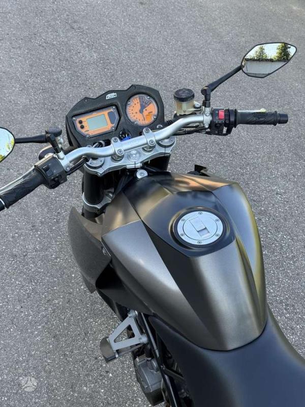 Black KTM Super Duke 2007 in Kaunas, with an engine capacity of 0.99 L and mileage of 25 thousand km for 3200 €, photo 8 on AUTOMOTO.COM.LV