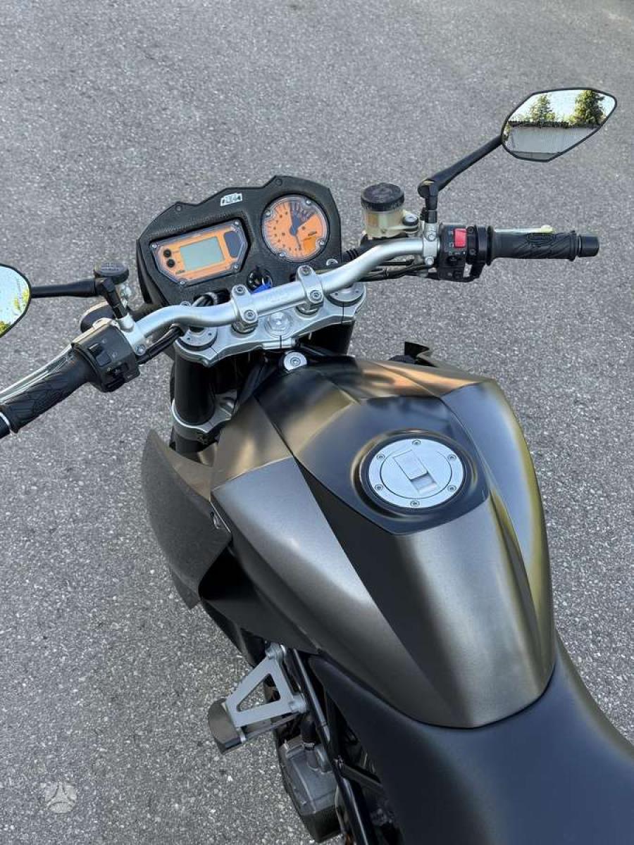 Black KTM Super Duke 2007 in Kaunas, with an engine capacity of 0.99 L and mileage of 25 thousand km for 3200 €, photo 9 on AUTOMOTO.COM.LV