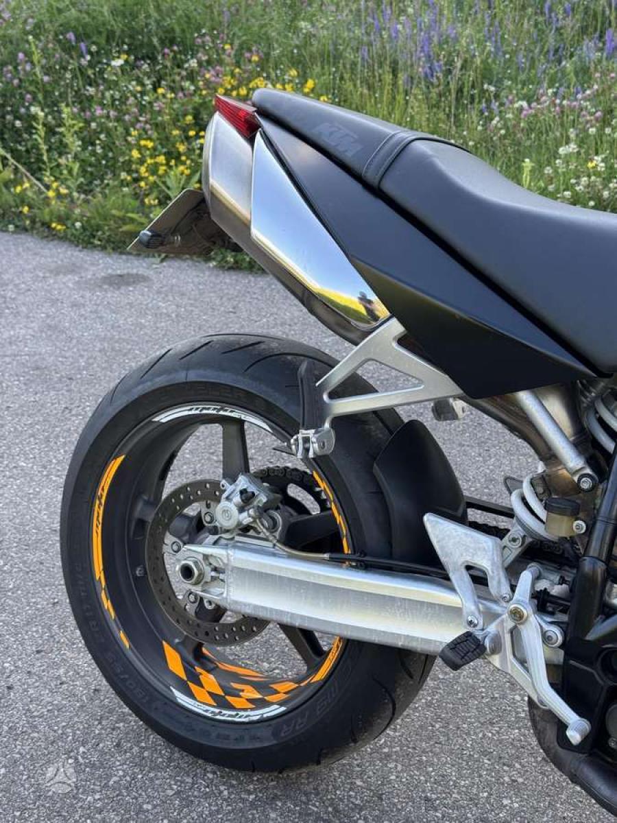 Black KTM Super Duke 2007 in Kaunas, with an engine capacity of 0.99 L and mileage of 25 thousand km for 3200 €, photo 12 on AUTOMOTO.COM.LV