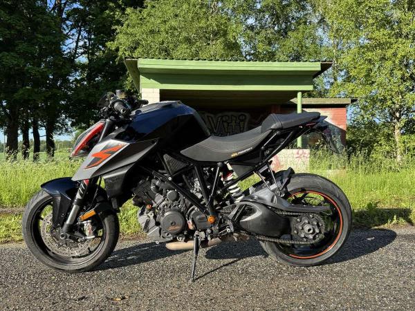 Черный КТМ Super Duke 2017 в Таллин, объемом двигателя 1.29 л и пробегом 90 тыс. км за 5900 €, фото 3 на AUTOMOTO.COM.LV