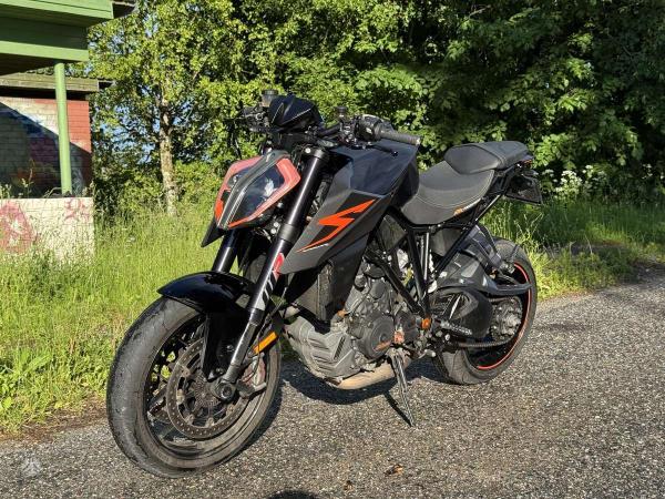 Черный КТМ Super Duke 2017 в Таллин, объемом двигателя 1.29 л и пробегом 90 тыс. км за 5900 €, фото 4 на AUTOMOTO.COM.LV