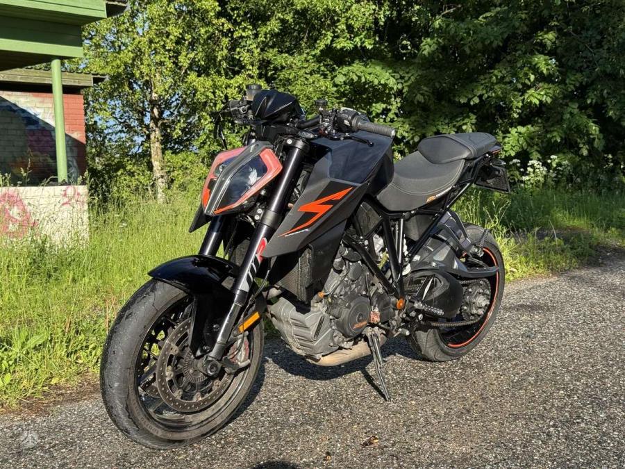 Черный КТМ Super Duke 2017 в Таллин, объемом двигателя 1.29 л и пробегом 90 тыс. км за 5900 €, фото 5 на AUTOMOTO.COM.LV