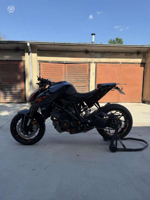 Black KTM Super Duke 2017 in Kaunas, with an engine capacity of 1.30 L and mileage of 19 thousand km for 8300 €, photo 4 on AUTOMOTO.COM.LV