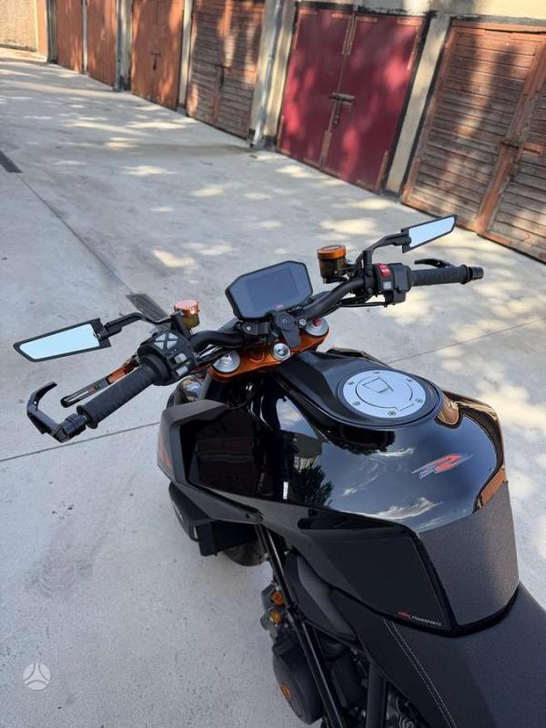 Black KTM Super Duke 2017 in Kaunas, with an engine capacity of 1.30 L and mileage of 19 thousand km for 8300 €, photo 5 on AUTOMOTO.COM.LV
