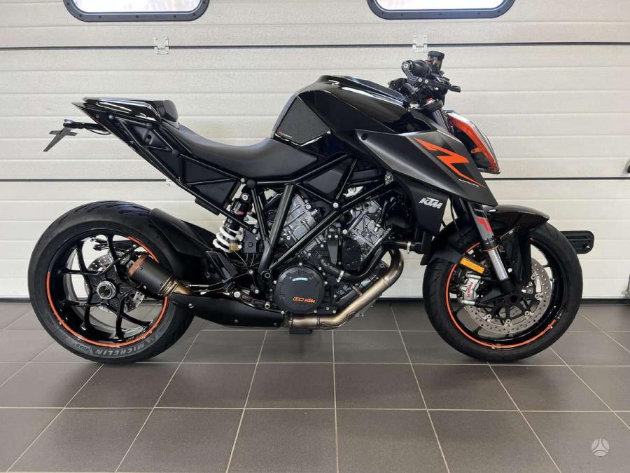 Melns KTM Super Duke 2018 Vilkaviškis, ar dzinēja tilpumu 1.30 L un nobraukumu 8 tūkst. km par 9000 €, foto 1 vietnē AUTOMOTO.COM.LV